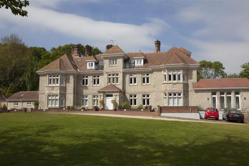 10 Shanklin Manor, Holiday Cottage in Shanklin | Isle Of Wight