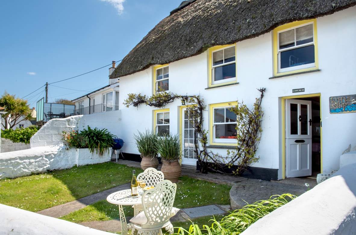 Luxury Thatched Holiday Cottages in Cornwall