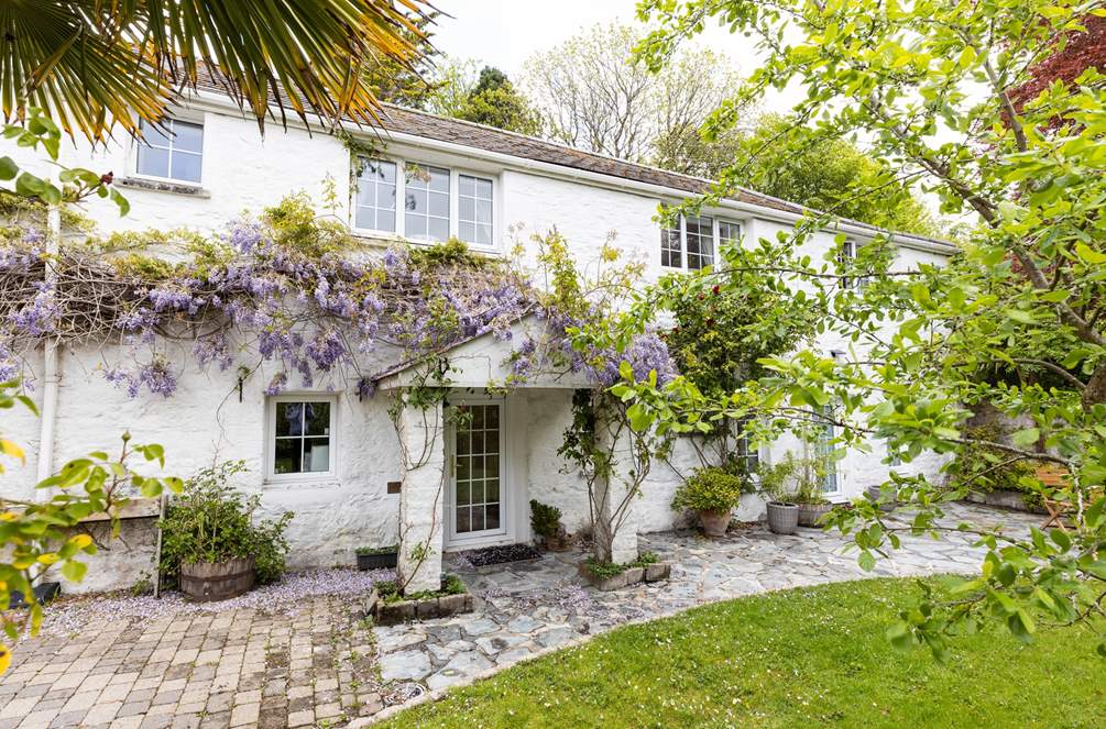Cornwall Cottages Sleeping 10 | Self Catering Cottages For 10 in Cornwall
