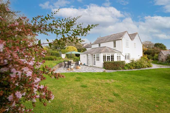Holiday Cottages with a Swimming Pool | Classic Cottages