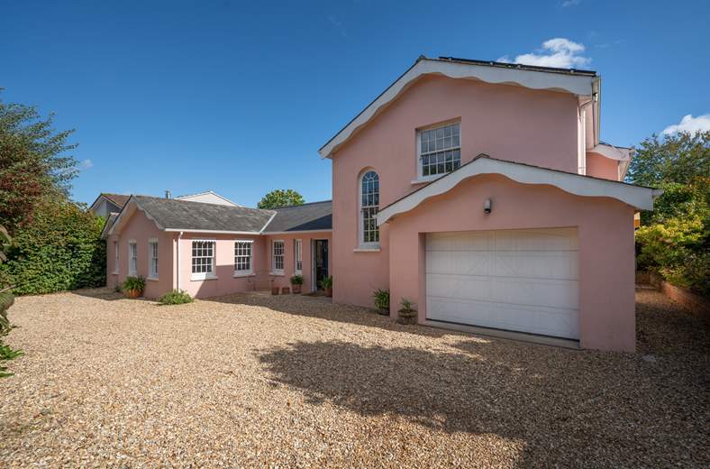 Big Holiday Homes on the Isle of Wight | 33 Large Holiday Cottages on ...