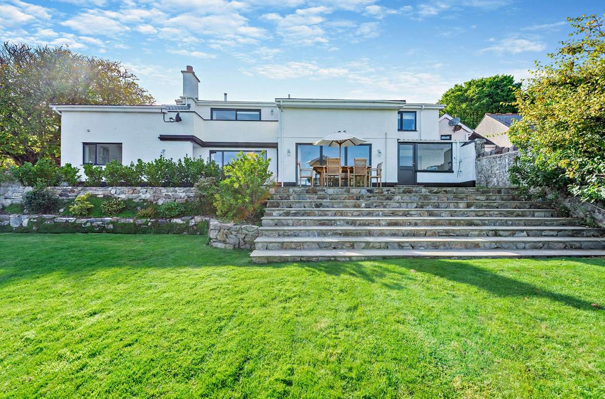 Cottages with Sea Views | Stunning Homes with Views Over the Sea