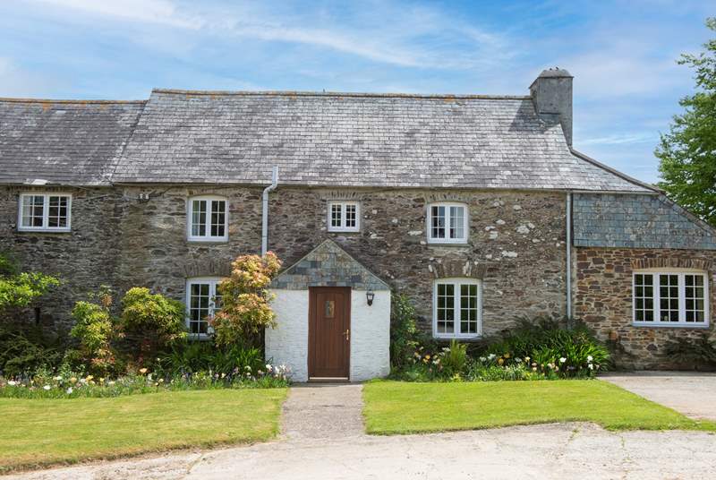 Dannett Farmhouse, Holiday Cottage in Looe | Cornwall