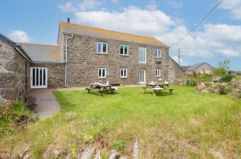 Big Holiday Homes | 300 Large Holiday Cottages