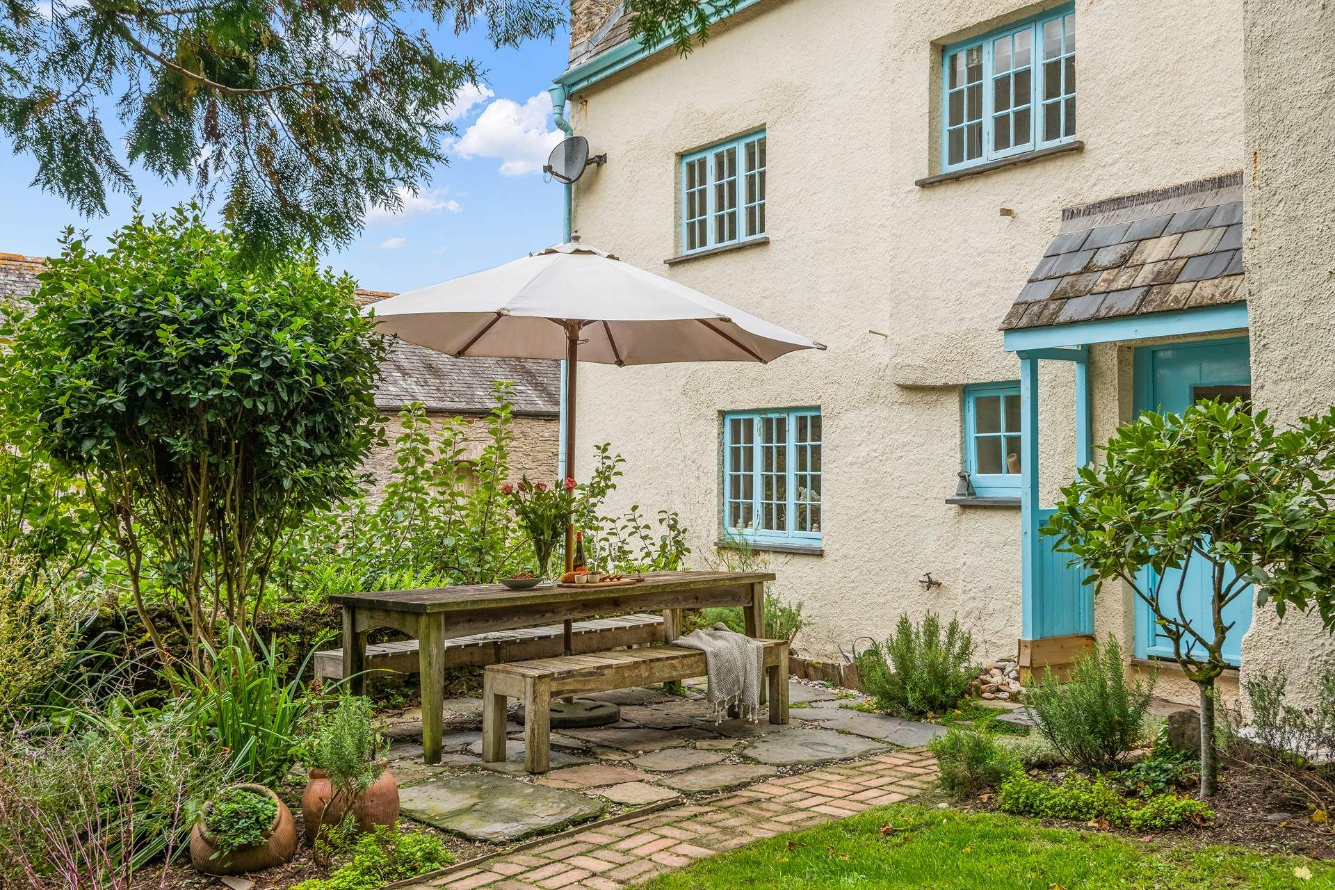 Lower Manor Farm, Holiday Cottage Description - Classic Cottages