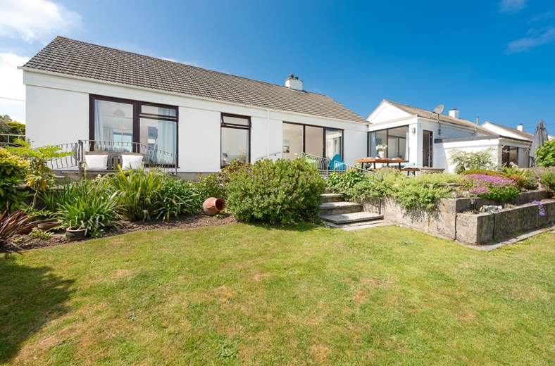 734 Holiday Cottages in Cornwall