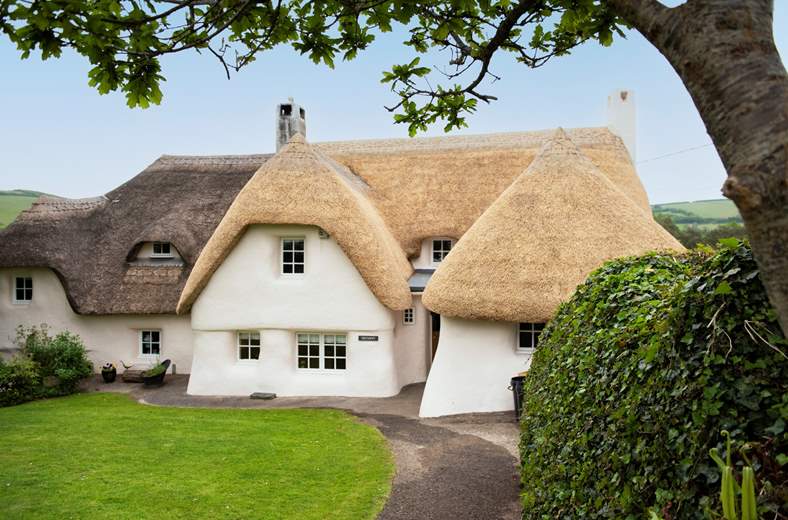 Luxury Thatched Holiday Cottages in Cornwall