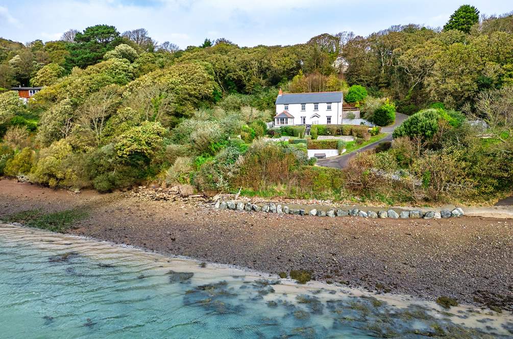 Cottages with Sea Views | Stunning Homes with Views Over the Sea