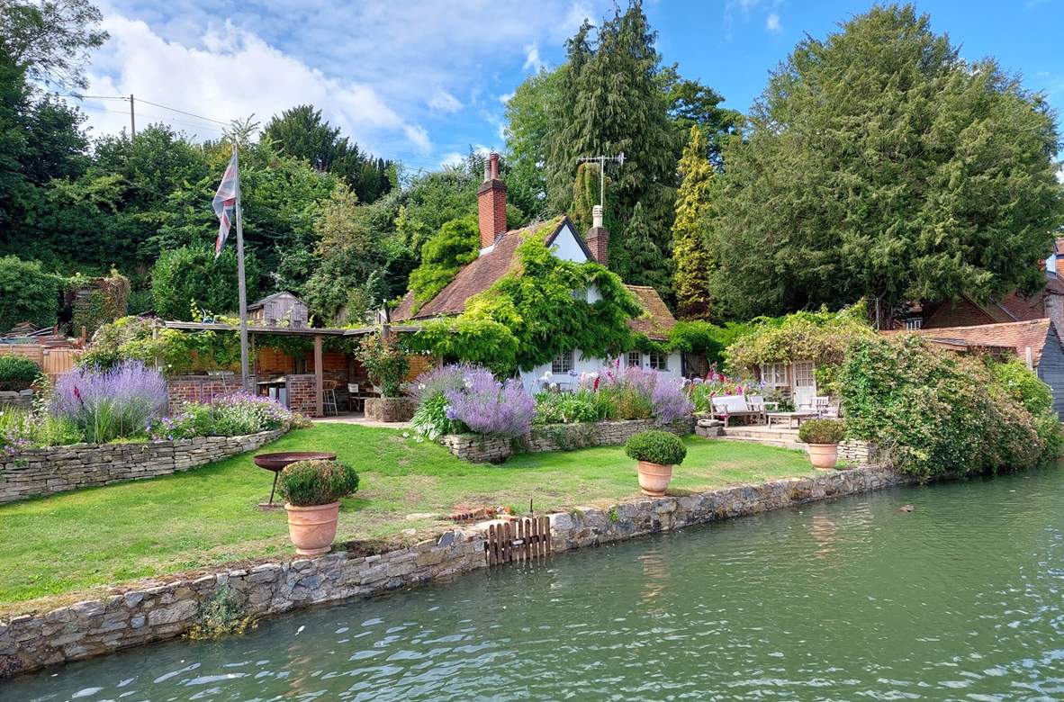 Cottages with Sea Views | Stunning Homes with Views Over the Sea
